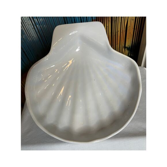 Mccoy | Dining | Vintage Mccoy Whiteiridescent Scallop Shell Serving ...